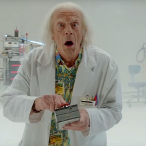 25 Yıl Sonra, Tekrar Doktor Brown İş Başında: DOC BROWN SAVES THE WORLD ...